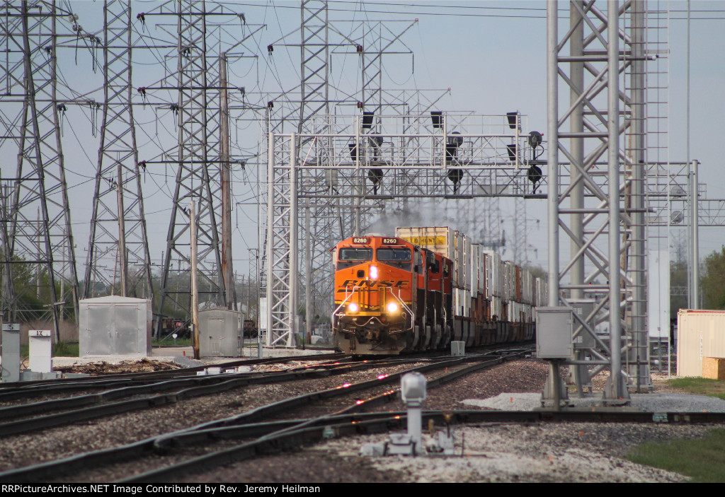 BNSF 8260 & others (1)